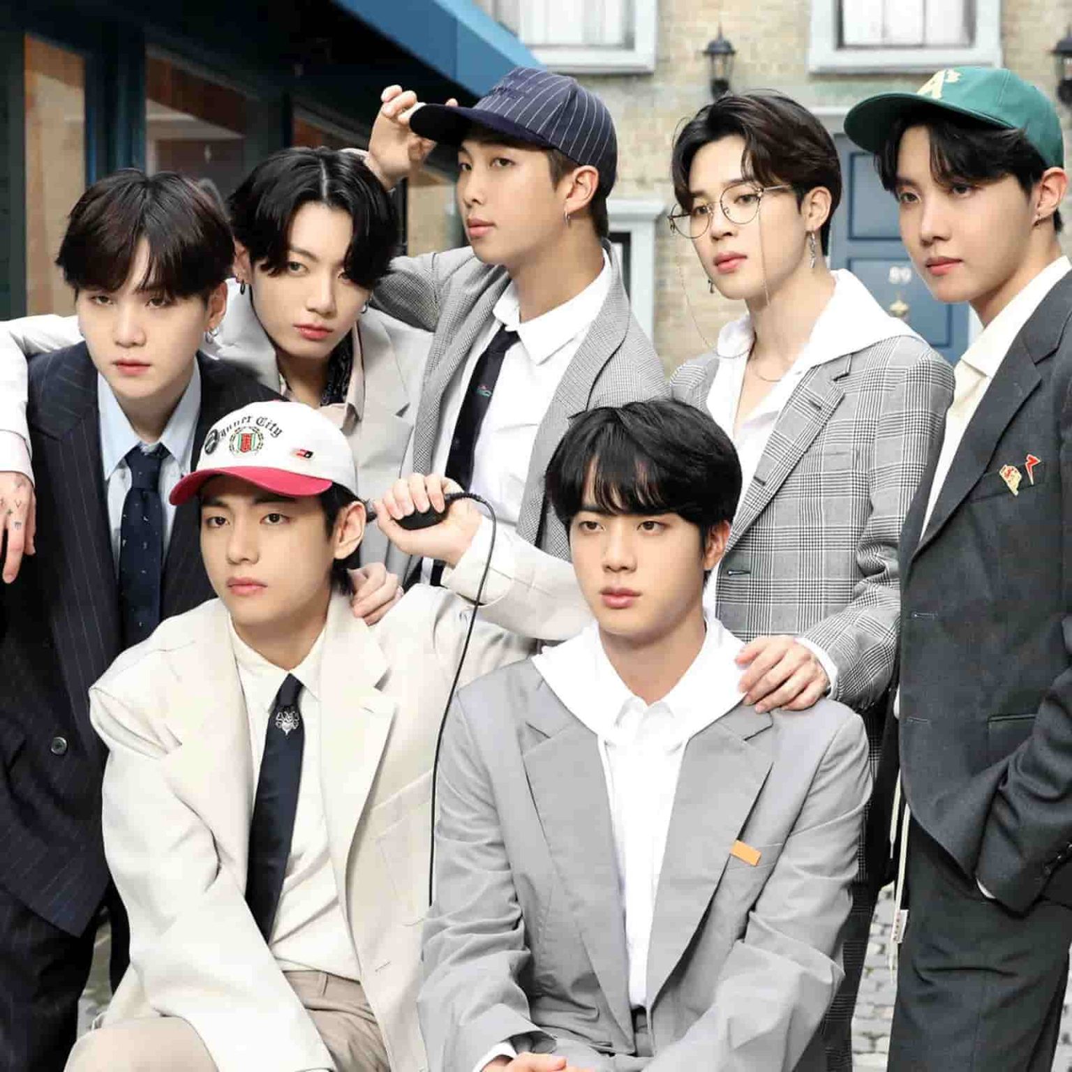 BTS vs BLACKPINK – Which Is The Biggest KPop Group?